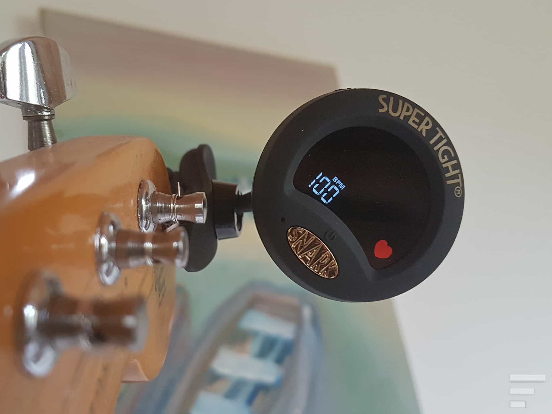 Snark ST-8 Review - The Little Tuner That Could ─ GroundGuitar.com