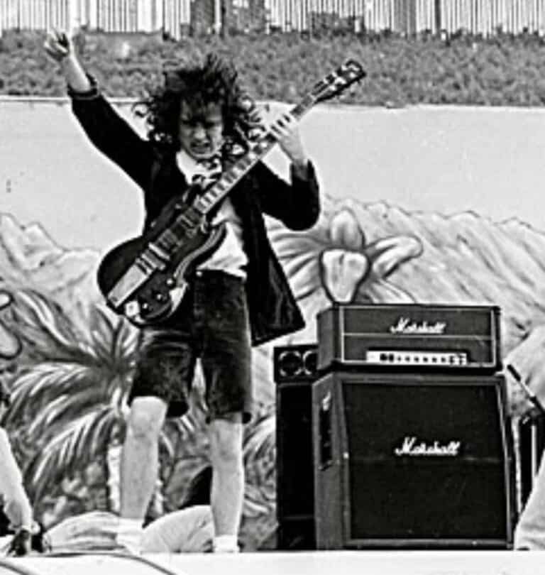 Angus Young's Guitars, Amps, Effects, and Gear - In-depth Rundown ...