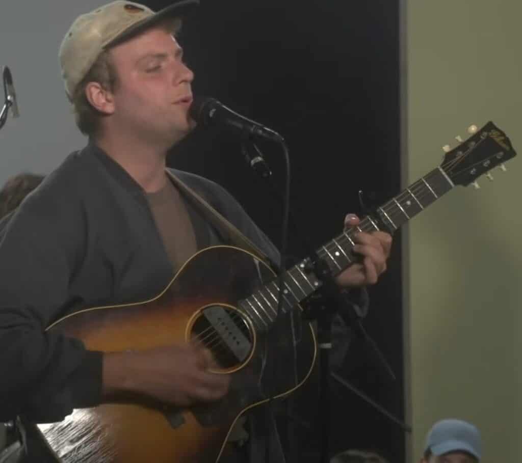 Mac DeMarco Guitars & Gear – In-Depth List of Guitars, Amps & Effects ...