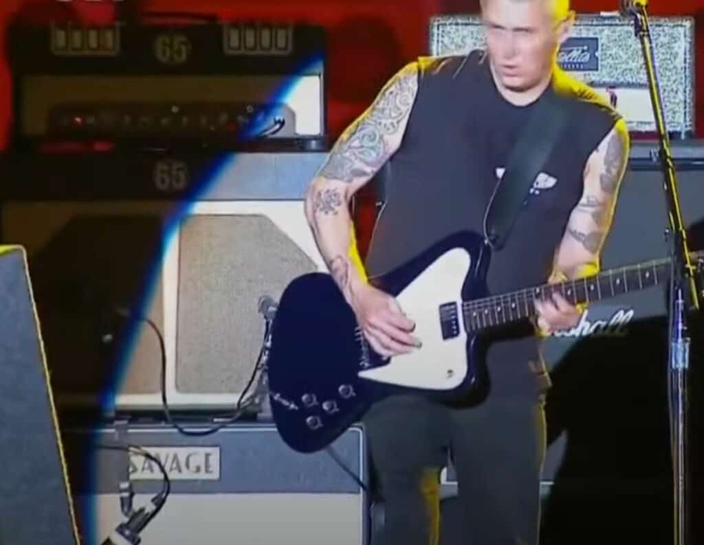 Mike McCready Guitars & Gear – Complete List of Guitars, Amps, Effects ...